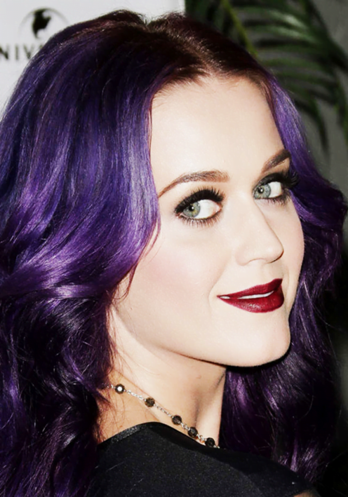 Batom Roxo: Aprenda a usar este batom super tendência!